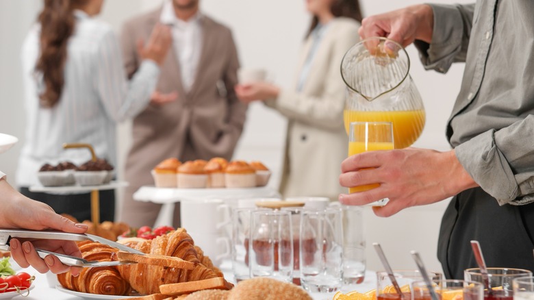 16 Store-Bought Breakfast Foods You Can Bring To The Office Without Breaking The Bank