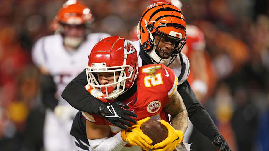 Former Chiefs Villain Kicked to Curb by Recent KC Rival
