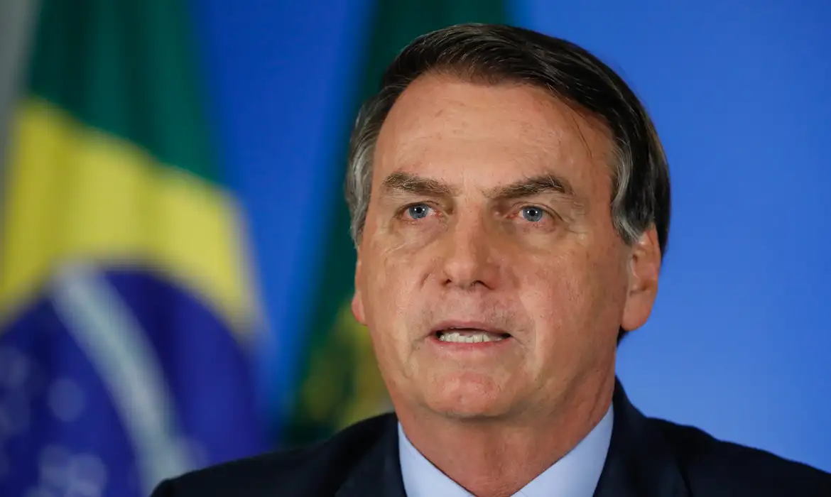 PF abre novo inquérito contra Bolsonaro por conta de fake news