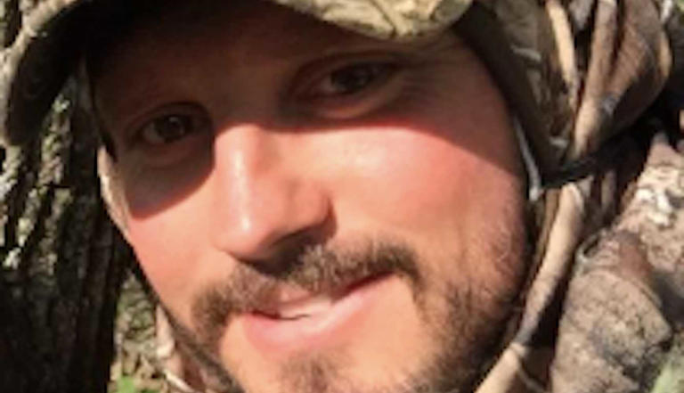 Kelly Clarkson's Ex-Husband, Brandon Blackstock, Dies At 48