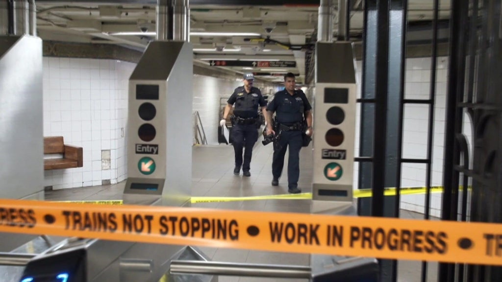 18-year-old charged with attempted murder in NYC subway slashing, robbery