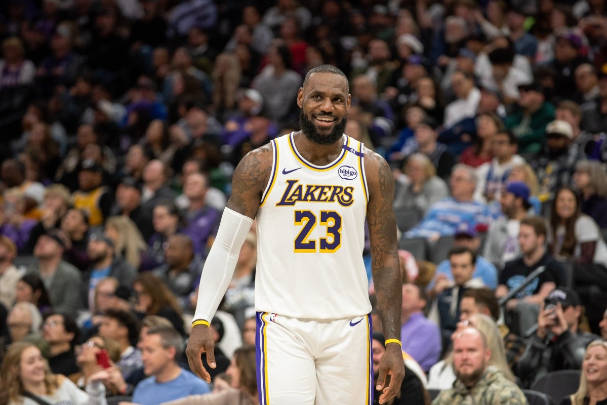 Lakers' LeBron James shares off-court message after surprise Vegas moment
