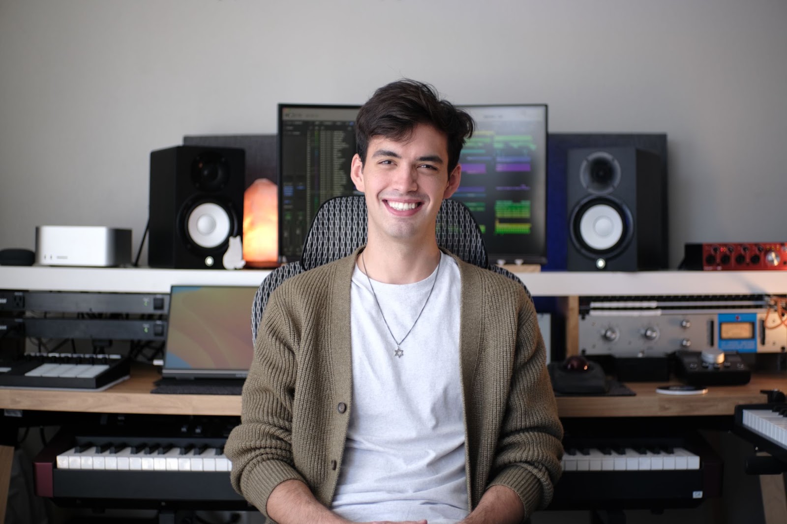 Antonio David Unveils Debut Album 'Online Whispers,' Reflecting on ...