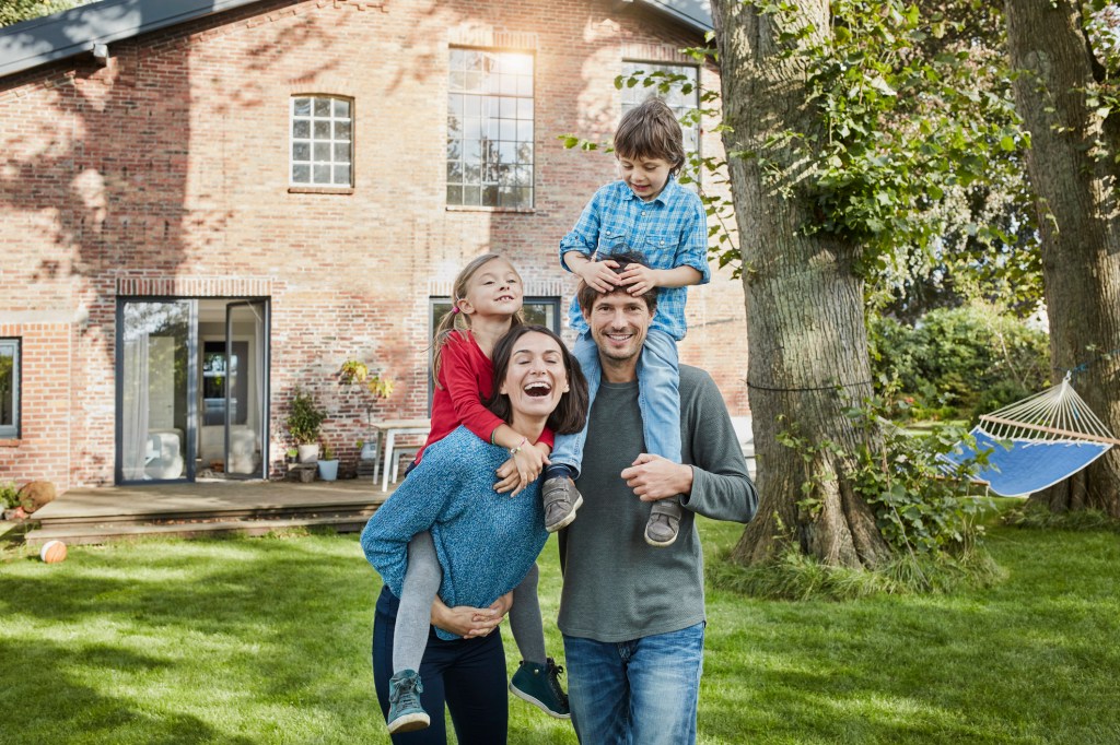 The amount you need to earn to be considered middle class in Canada