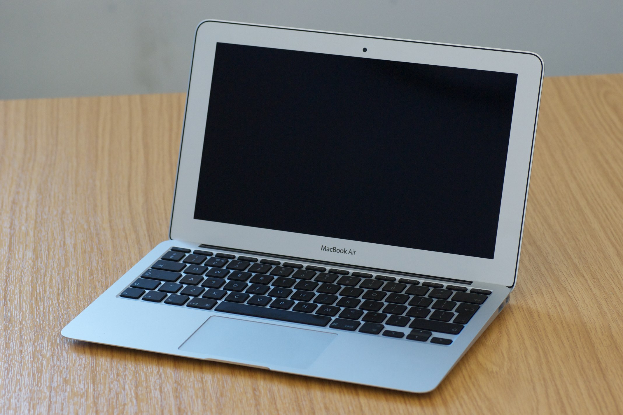 Apple's 2026 OLED MacBook Pro May Ditch the Notch for iPhone-Style Cutout