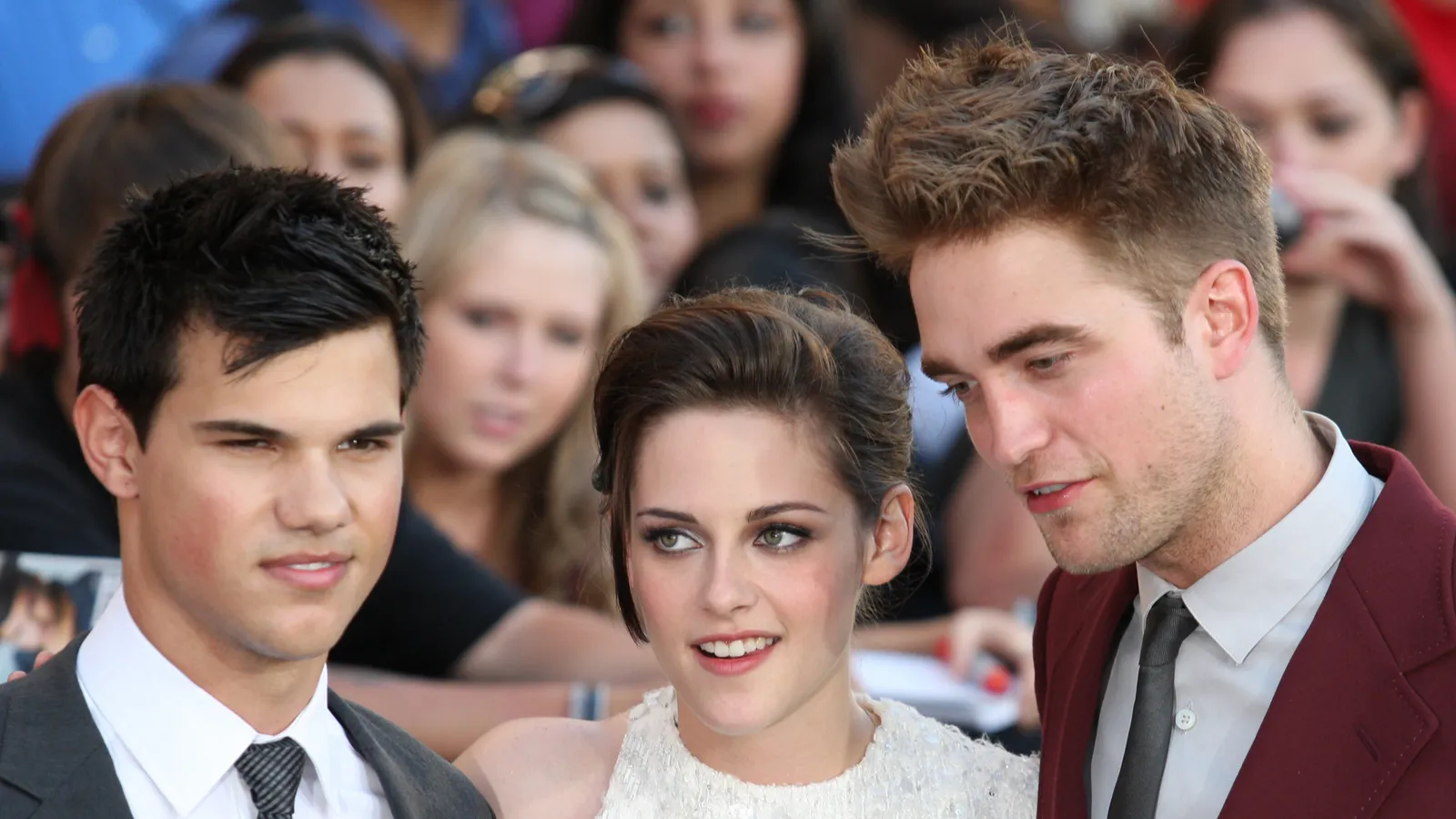 ‘Twilight’ director says studio gave her a ‘mini cupcake’ to celebrate ...