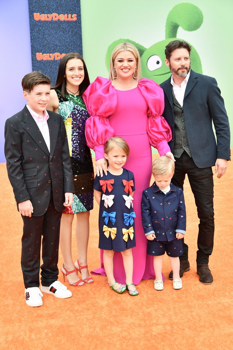 Kelly Clarkson puts family first and postpones Las Vegas Residency amid ...