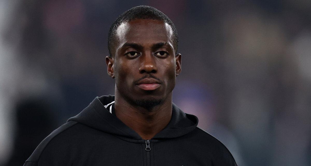 OM : la magnifique photo de George et Timothy Weah, lisant Onze Mondial