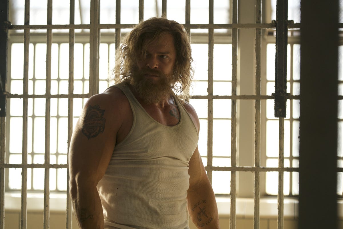 Reacher star Alan Ritchson's "dazzling" near-wordless thriller gets ...