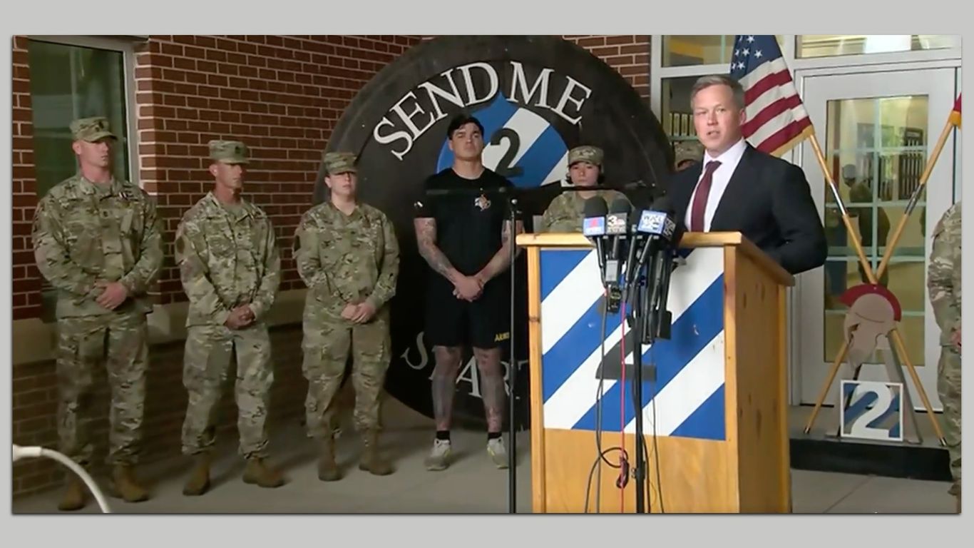 6 unarmed soldiers who tackled Fort Stewart gunman awarded medals for ...