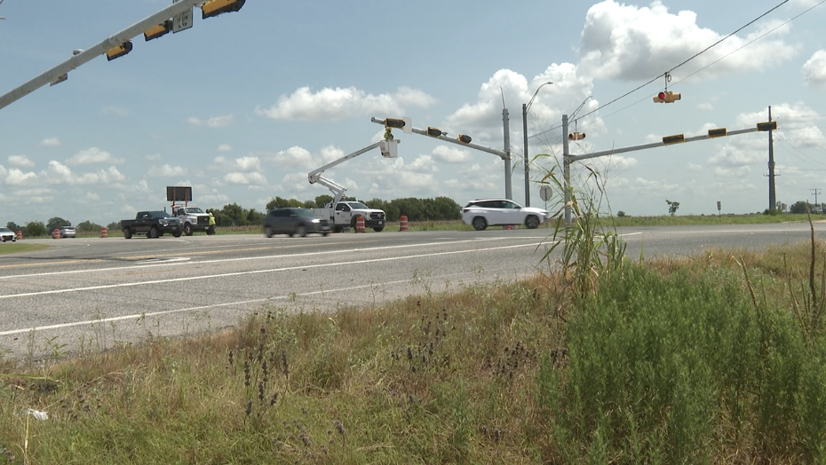 New traffic signal coming to dangerous Burleson County intersection ...