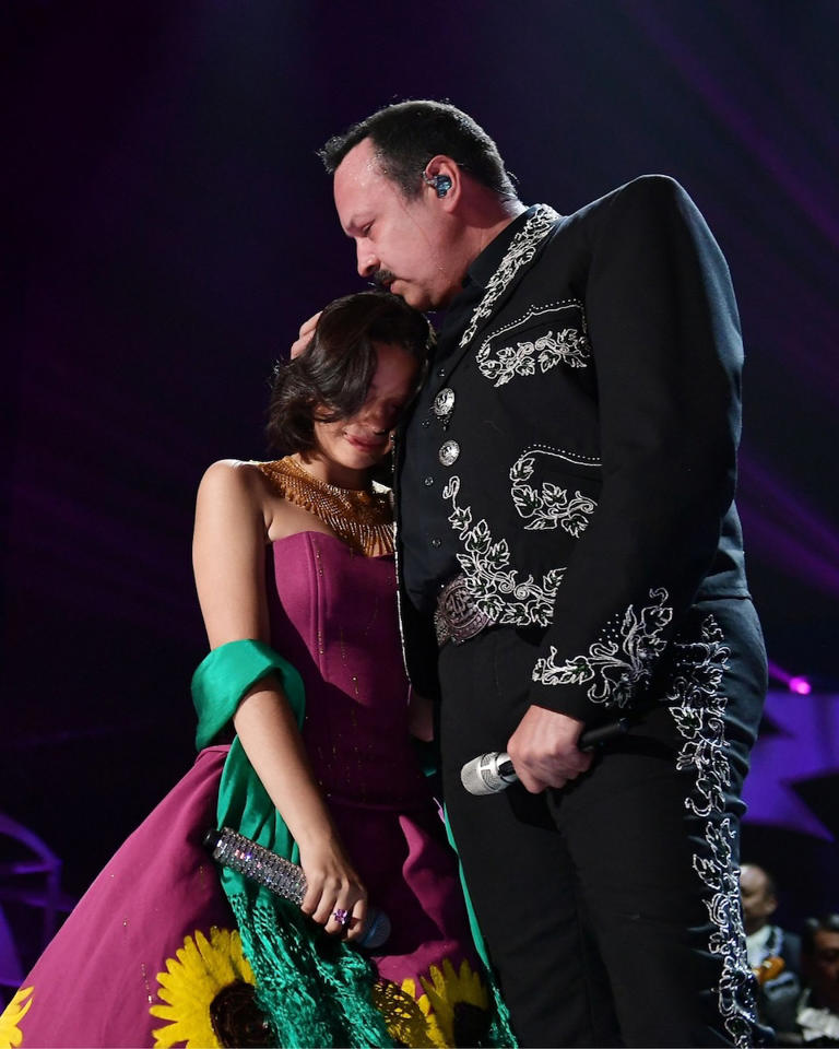 Ángela Aguilar le da a Pepe Aguilar el mejor de los regalos en su cumpleaños 57