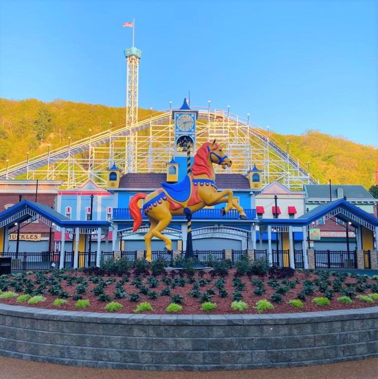 Lake Compounce ending Holiday Lights event after 2025 season
