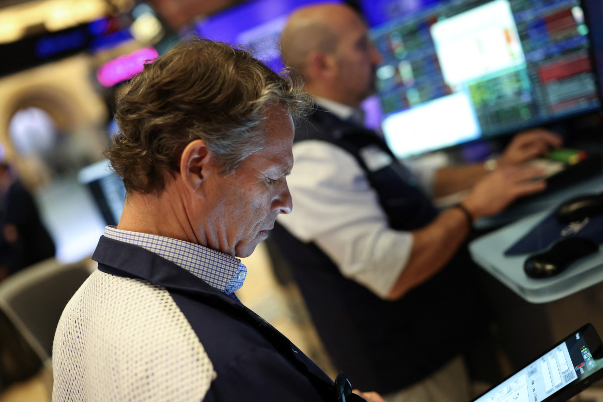 Stock market today, Jan. 6: Nasdaq, S&P 500 continue new year rally