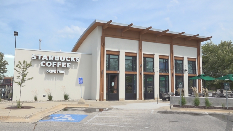 Starbucks off Merle Hay Road unionizes, becoming first in Des Moines metro