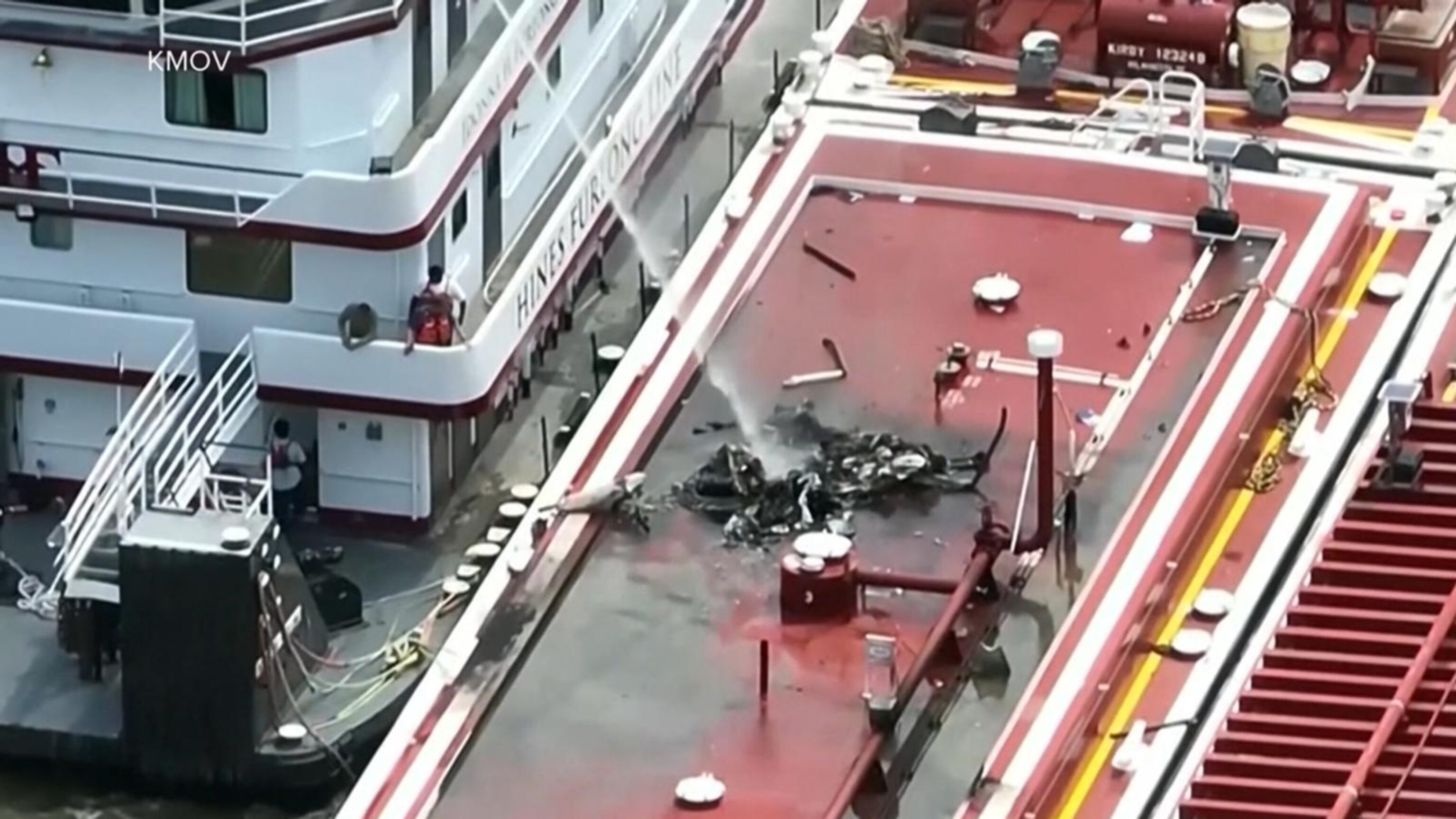 2 killed after helicopter crashes into barge along the Mississippi River