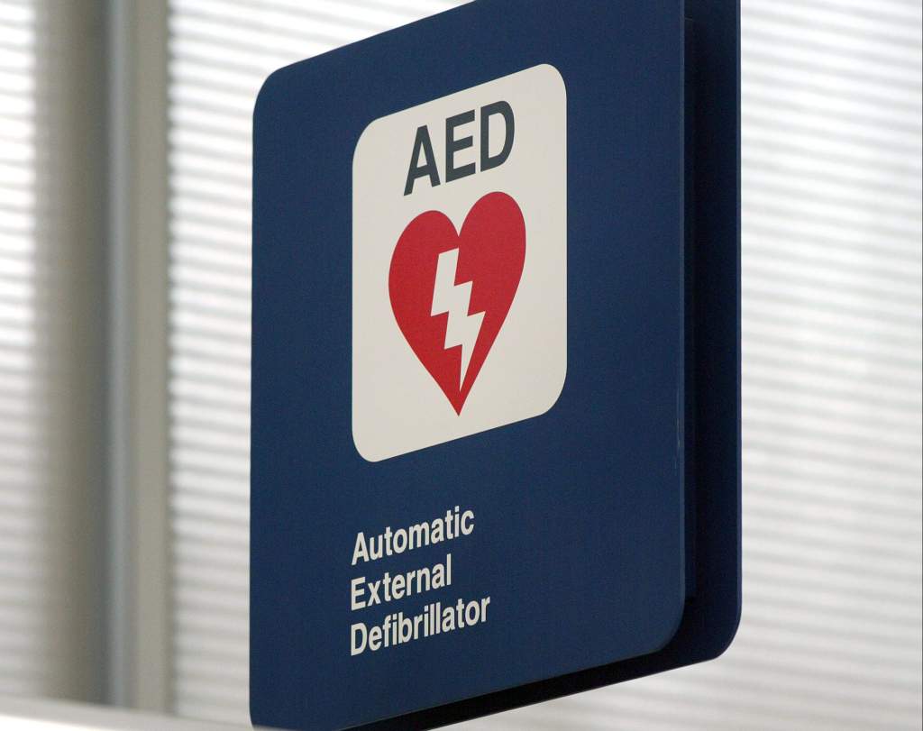 B.C. to require all schools to be equipped with AEDs, naloxone