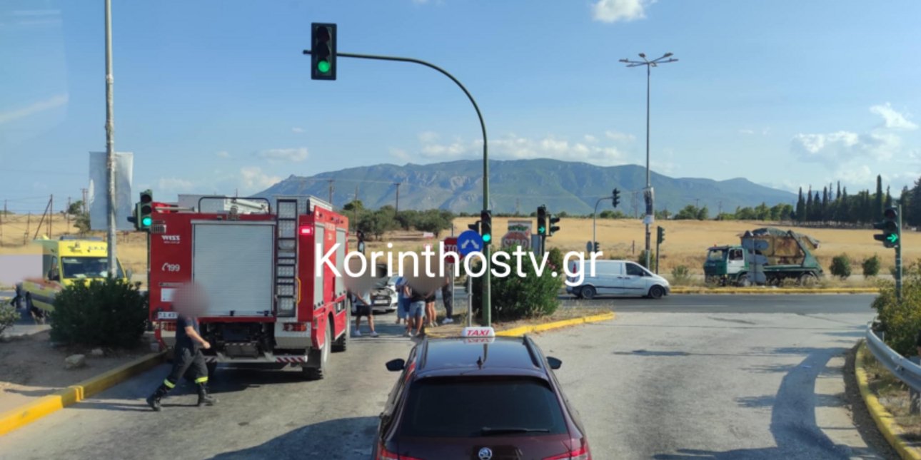 Τροχαίο με δύο ΙΧ στα φανάρια του Ισθμού στην Κόρινθο [εικόνες]