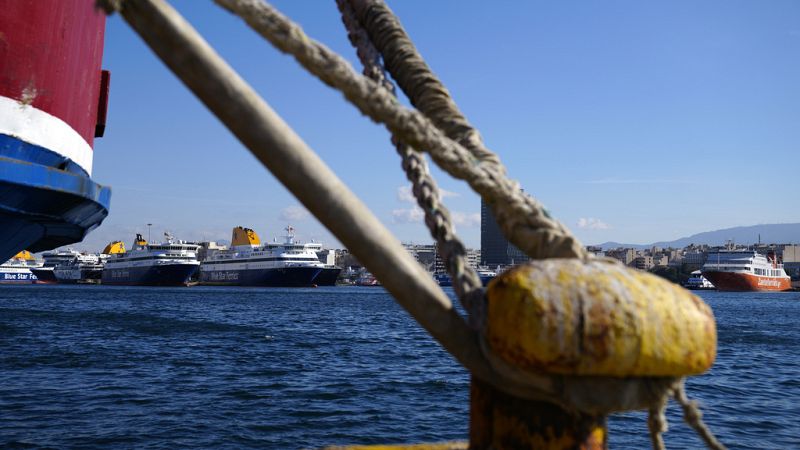 Gale-force winds force Greek ports to halt island ferries leaving ...