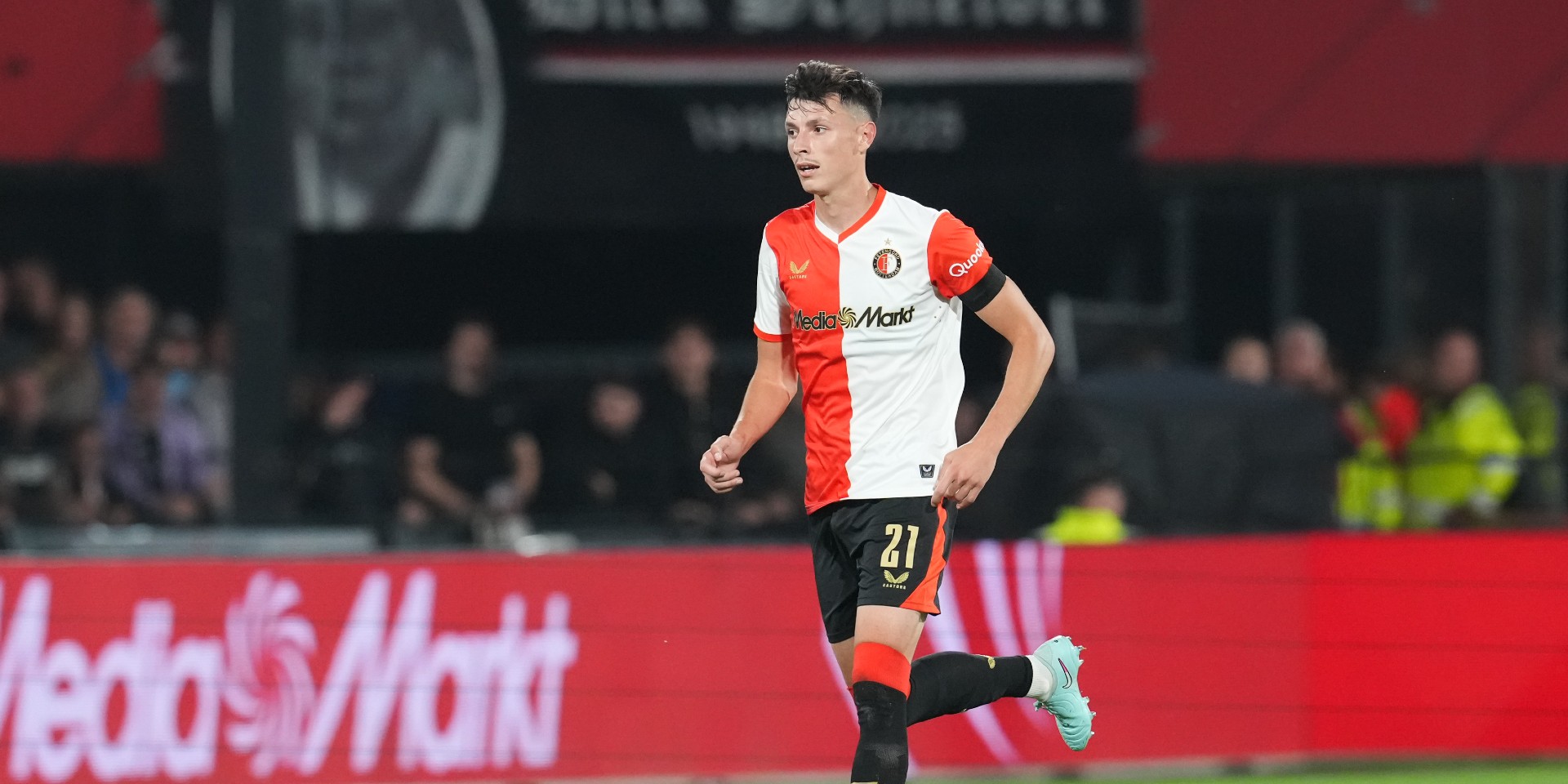 Aanwinst onder de indruk van Feyenoord: 'Coach en club heel professioneel'