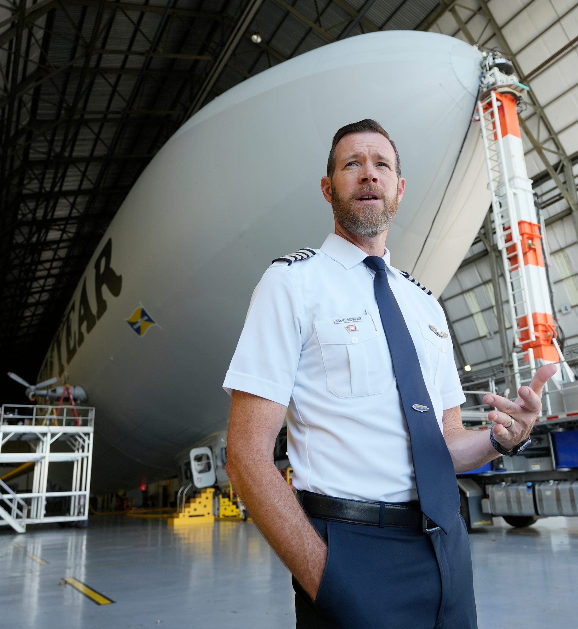 'You can wave back': Blimp pilot gets birdseye and ground view of ...