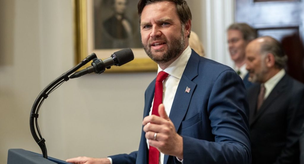 JD Vance hånas efter historietabben om andra världskriget