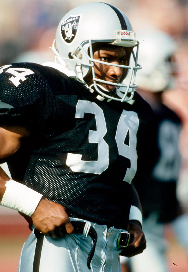 2 players with legendary Raiders bloodlines catch passes in preseason ...