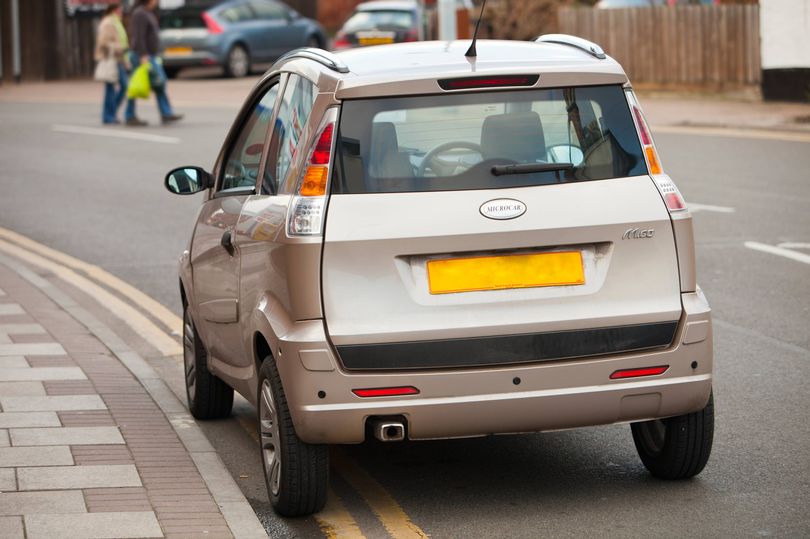 Highway Code rules reveal two times when it's legal to park on double ...