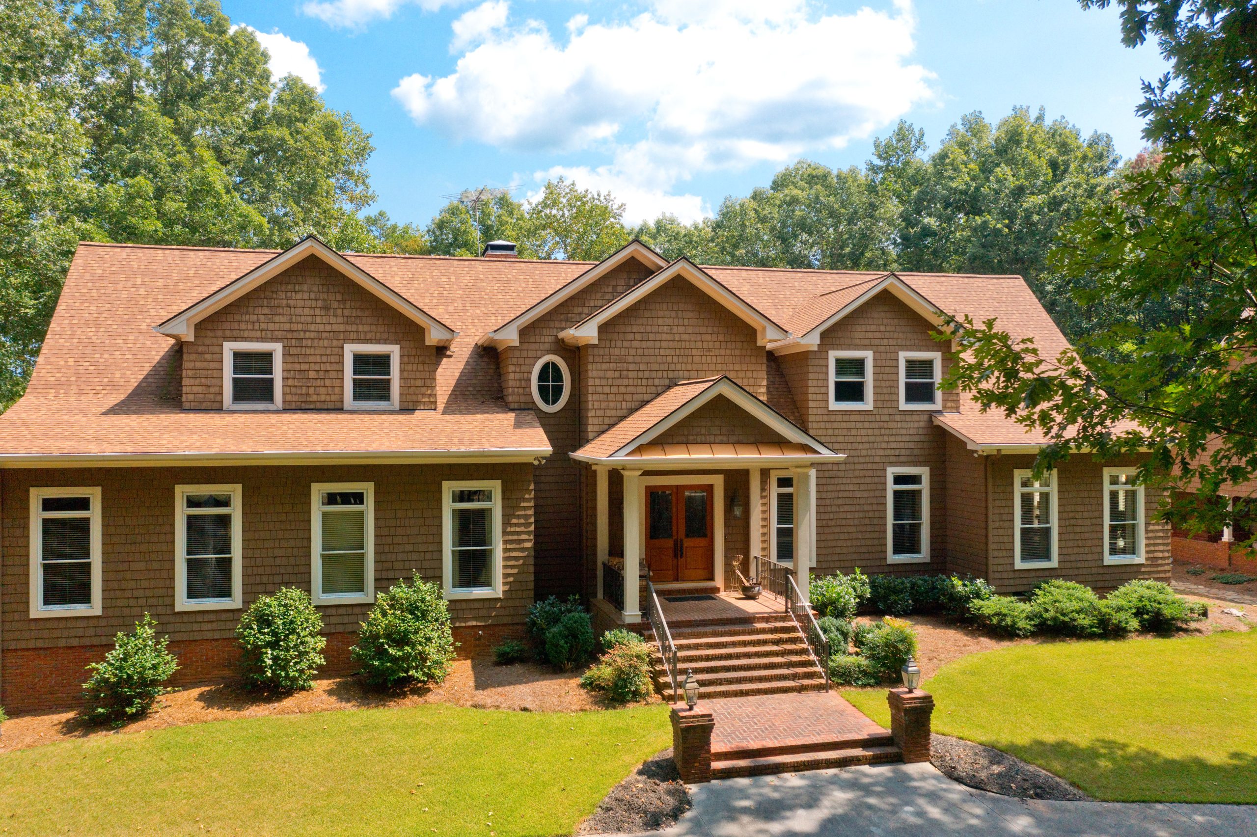 Oak Ridge Farm: A Private Luxury Estate on Lake Seaton