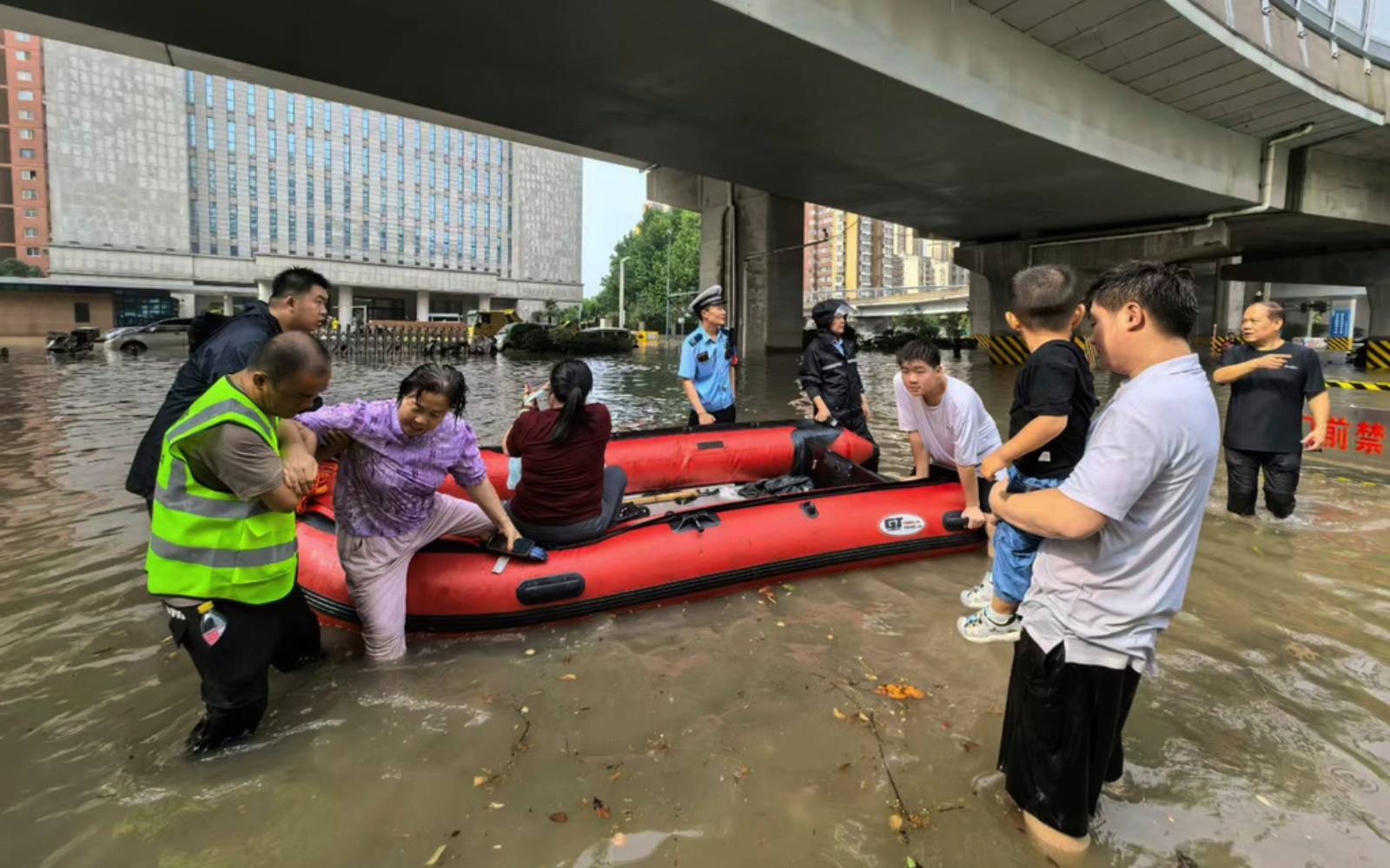 10 dead, 33 missing in northwest China floods