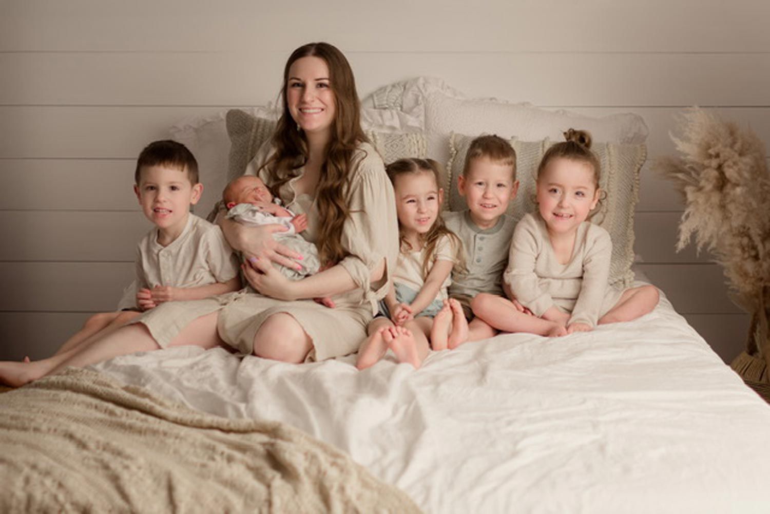 Woman Is Shocked to Learn She’s Pregnant with Quintuplets. At 23 Weeks ...