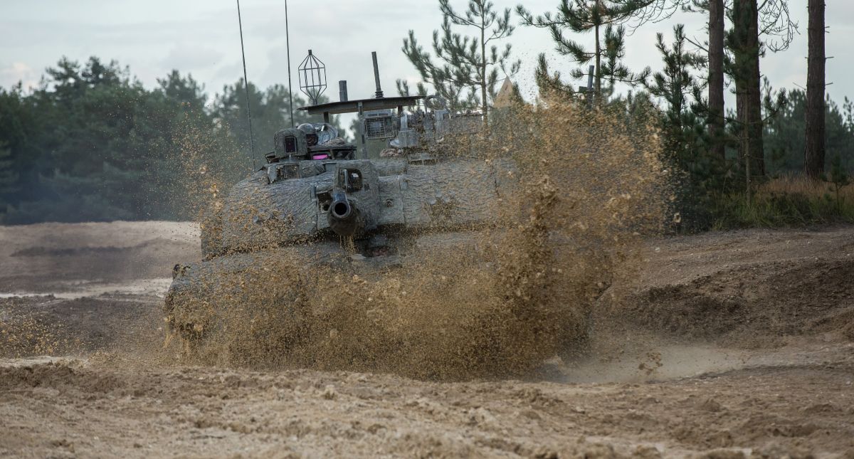 Britain’s Challenger 2 Tanks Struggle in Ukraine: Get Stuck in the Mud