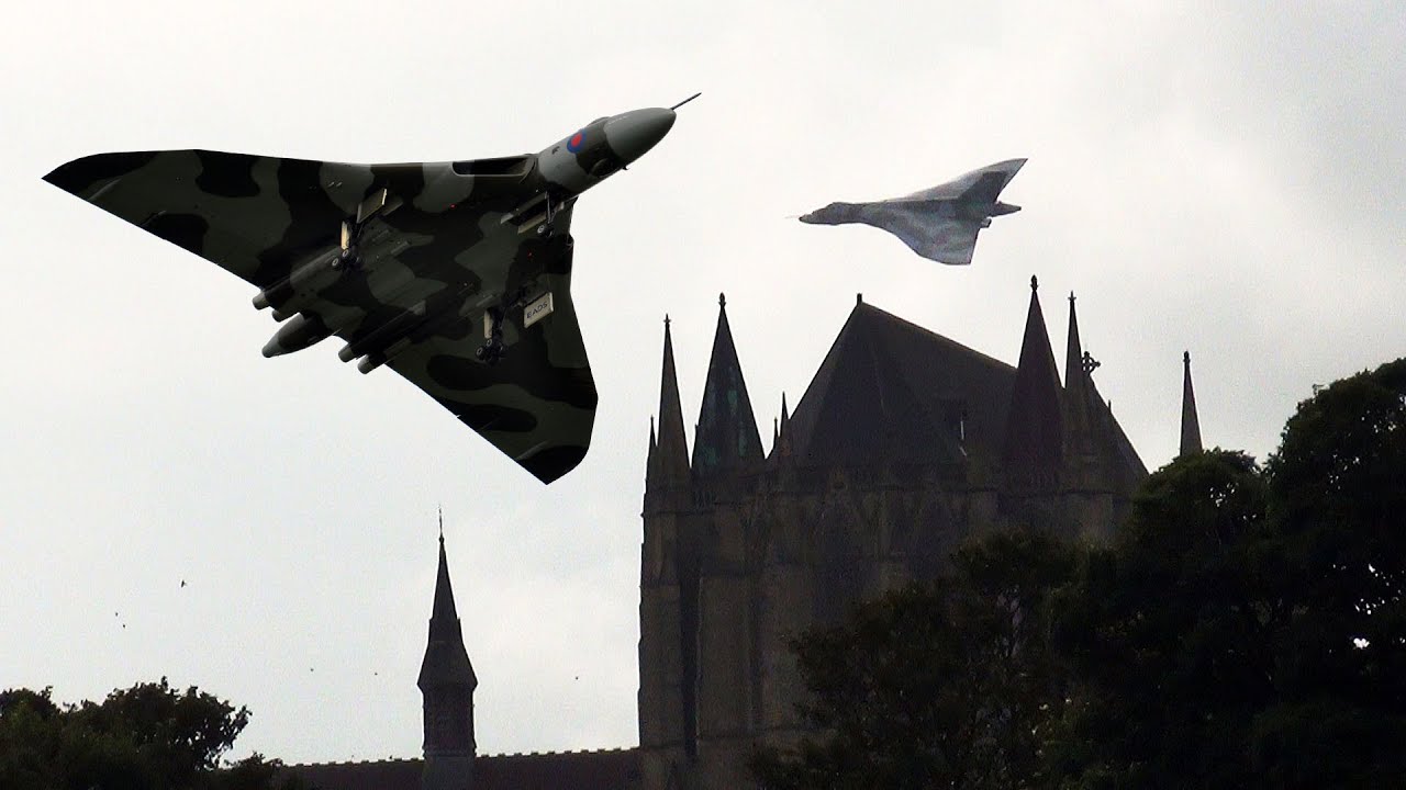 Vulcan Bomber XH558 Display Over Shoreham Airshow