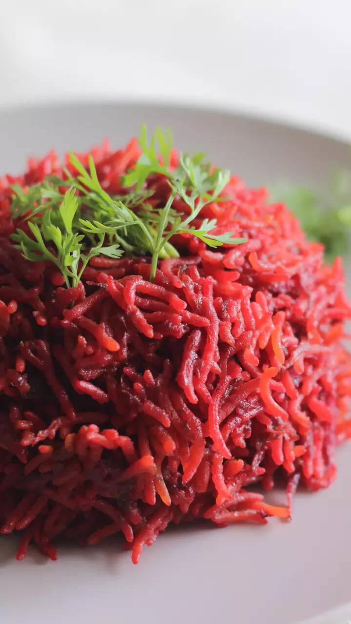 How to make Soya Beetroot Pulao in a pressure cooker