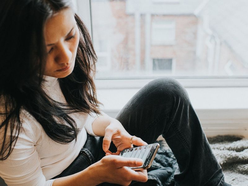15 Things You Should Never, Ever Do Over Text Message