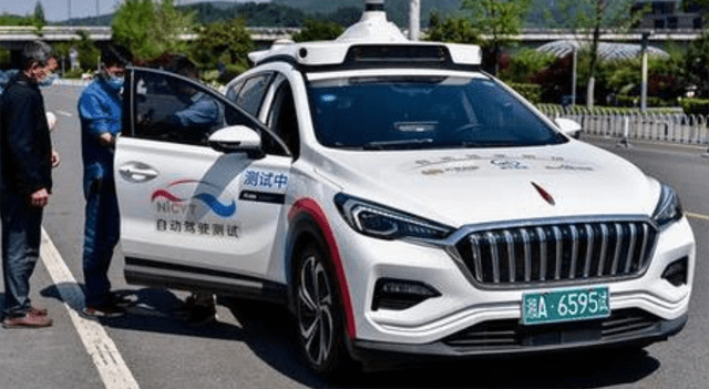 Baidu’s Apollo Go Robotaxi Falls Into Construction Pit in China