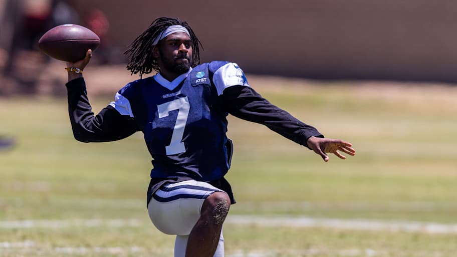 Viral Trevon Diggs, Stephen Jones photo gets brilliant reactions from ...