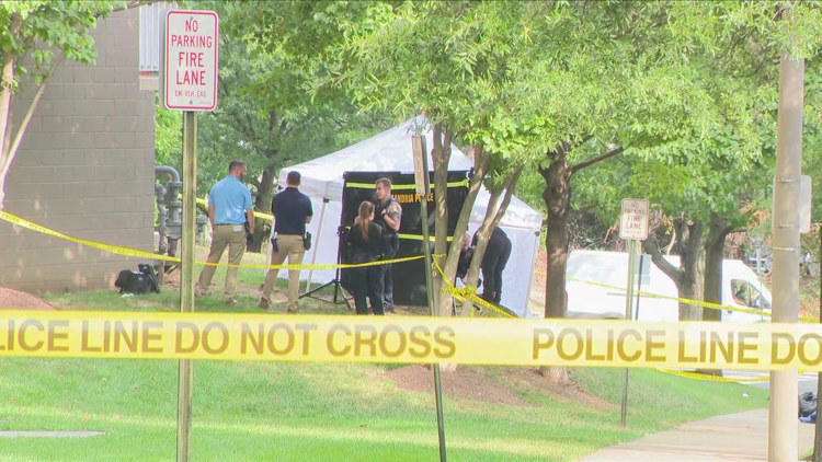 Man dies jumping off balcony to escape FBI in Alexandria