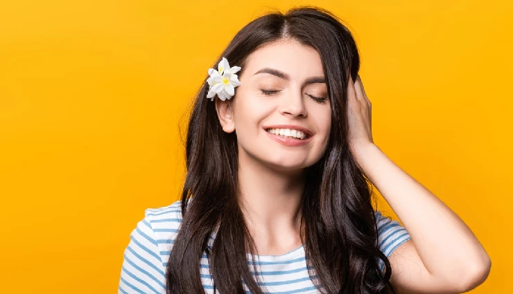 12 Amazing Benefits of Using Coconut Oil For Skin and Hair