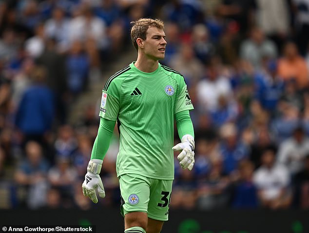 West Ham finalising £18m signing of Leicester goalkeeper Mads Hermansen