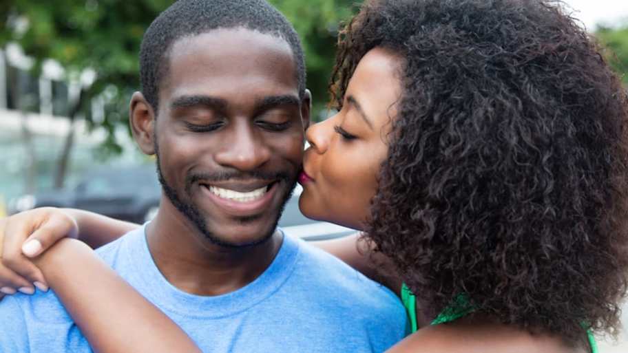 11 Random Facts About Kissing