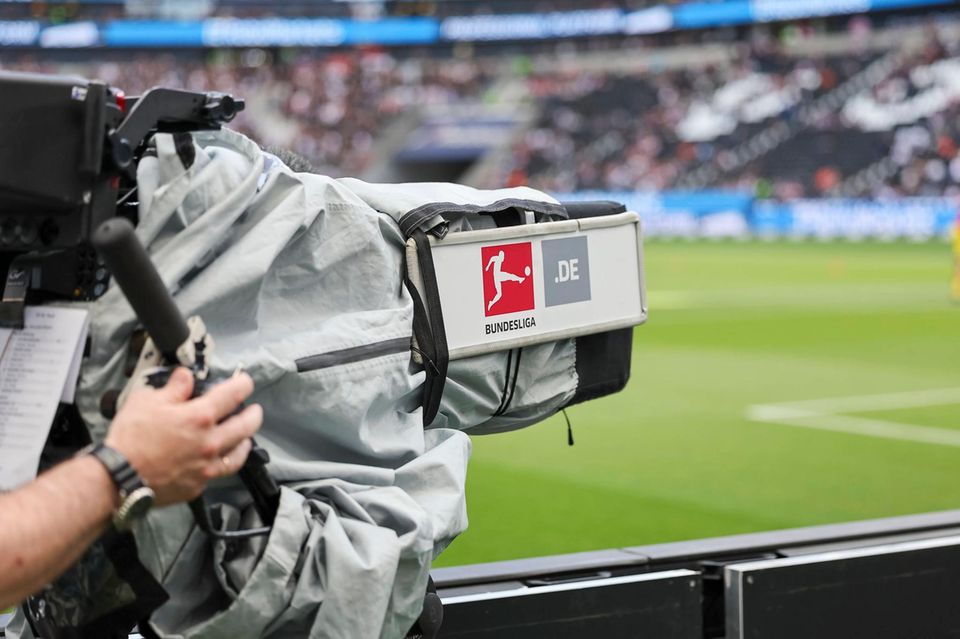 Live-Fußball 2025/26: Sky, Dazn und Co.: Das kosten die Abos der Pay-TV ...