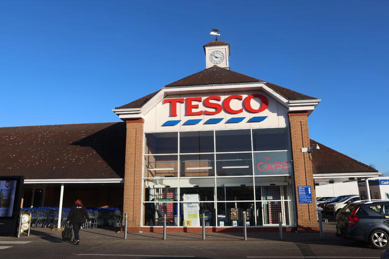 Hundreds of UK supermarkets could close as Tesco, Asda and Sainsbury's ...