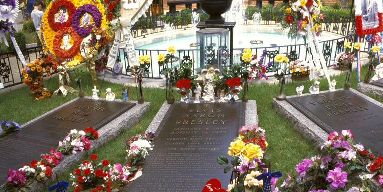 The Day Elvis Died, Fans Sent 3,116 Bouquets to Graceland—a Record That Still Stands