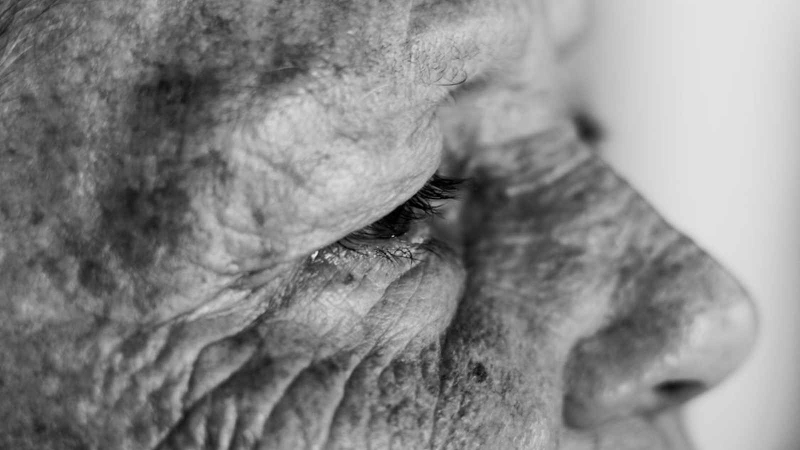 10 physical changes that often occur in the final stages of life