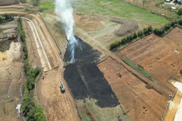 Huge fire breaks out near construction site