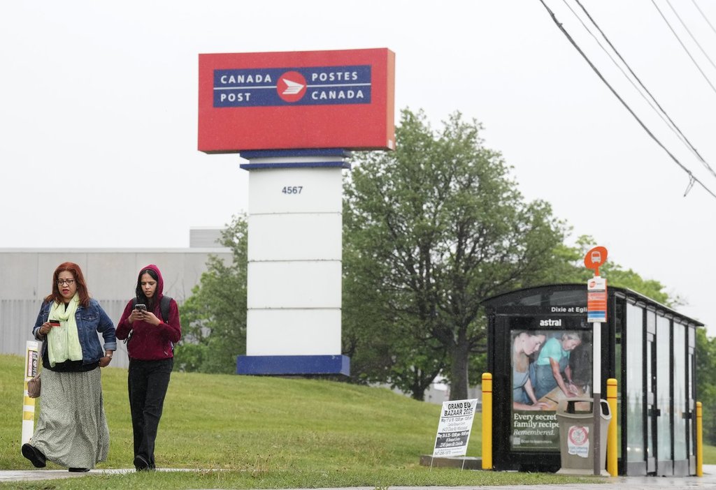 What comes next as Canada Post and union return to bargaining talks?