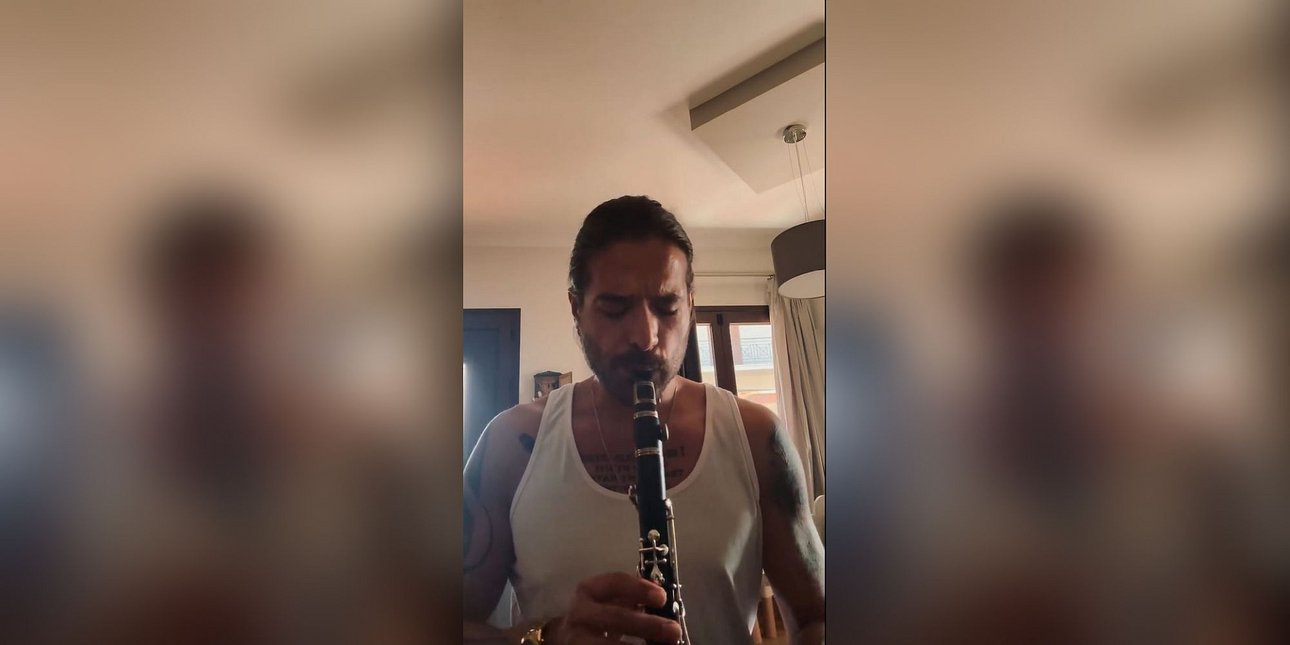 Άρης Μουγκοπέτρος: Έπαιξε για πρώτη φορά κλαρίνο, τέσσερις μήνες μετά ...