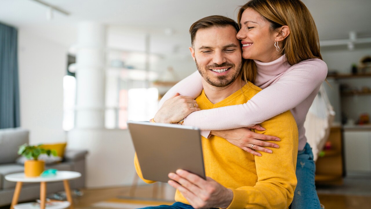 19 Things Only Secure Men Can Handle in a Relationship