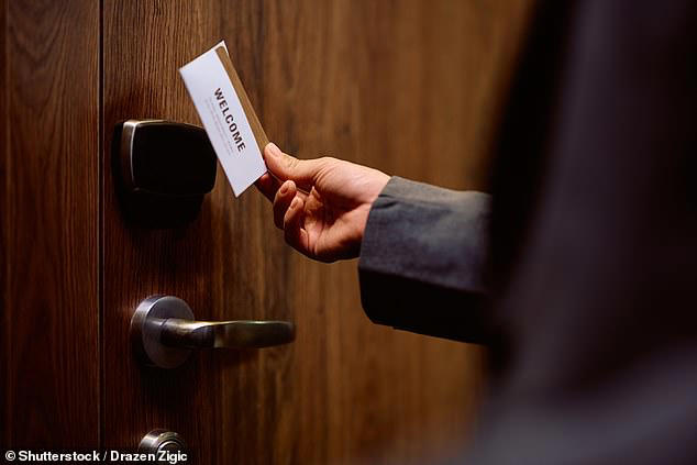 The very common hotel key card habit that is surprisingly dangerous ...